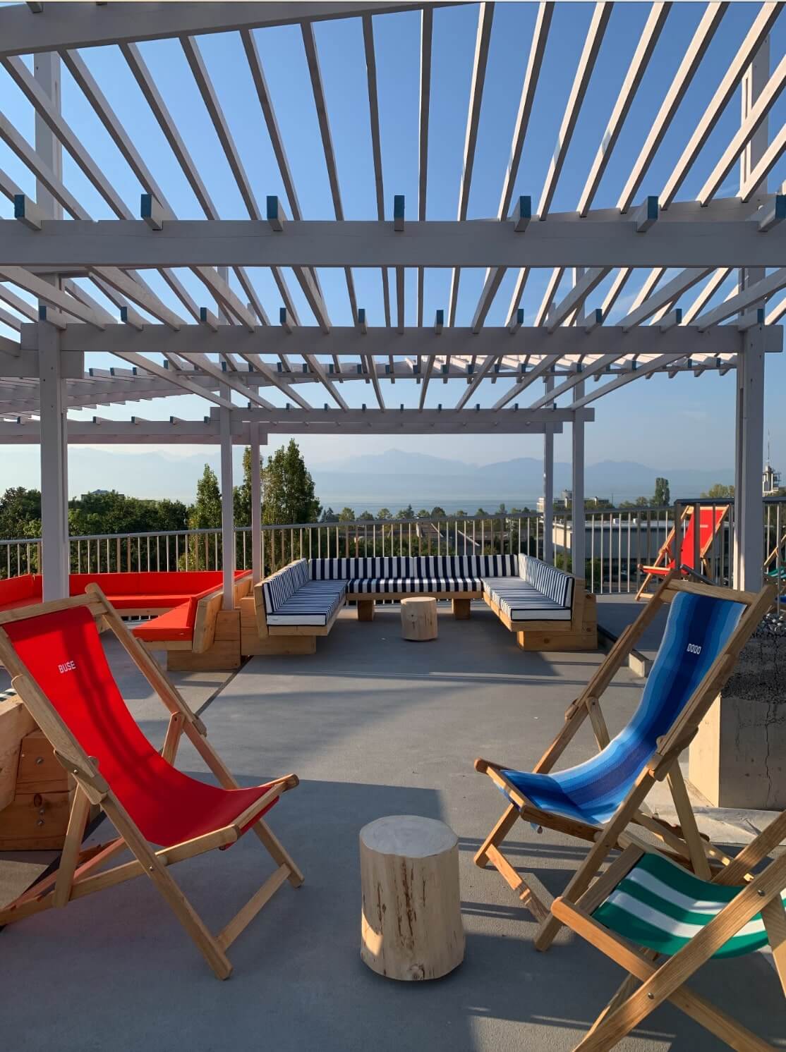 Discover This Design Pergola Made On A 350m 2 Bar Rooftop With An ...