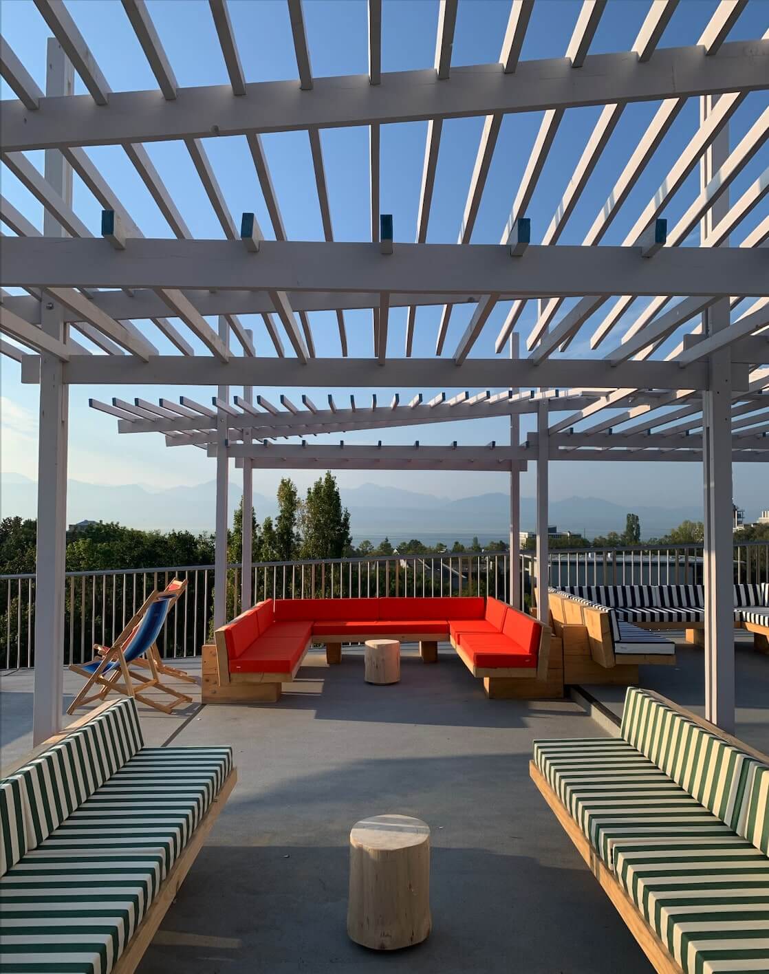 Discover This Design Pergola Made On A 350m 2 Bar Rooftop With An ...
